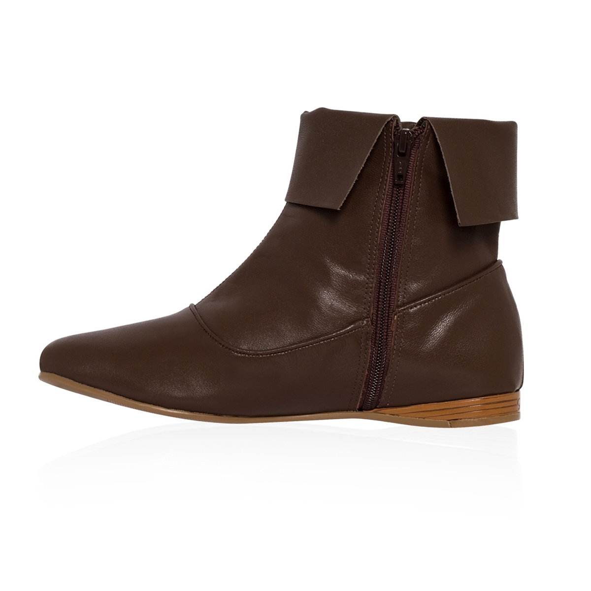 Botinha Bailarina em Couro Marrom Café com colarinho removível ...