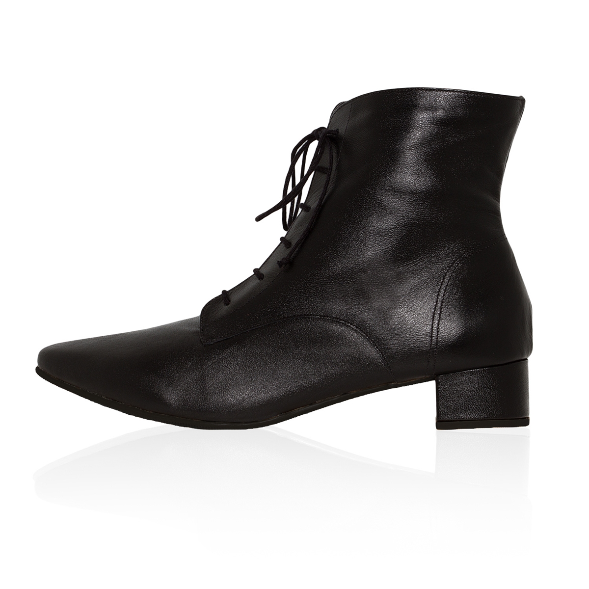 Botinha Vintage Bico Fino Saltinho em Couro Preto - Botinha Vintage ...